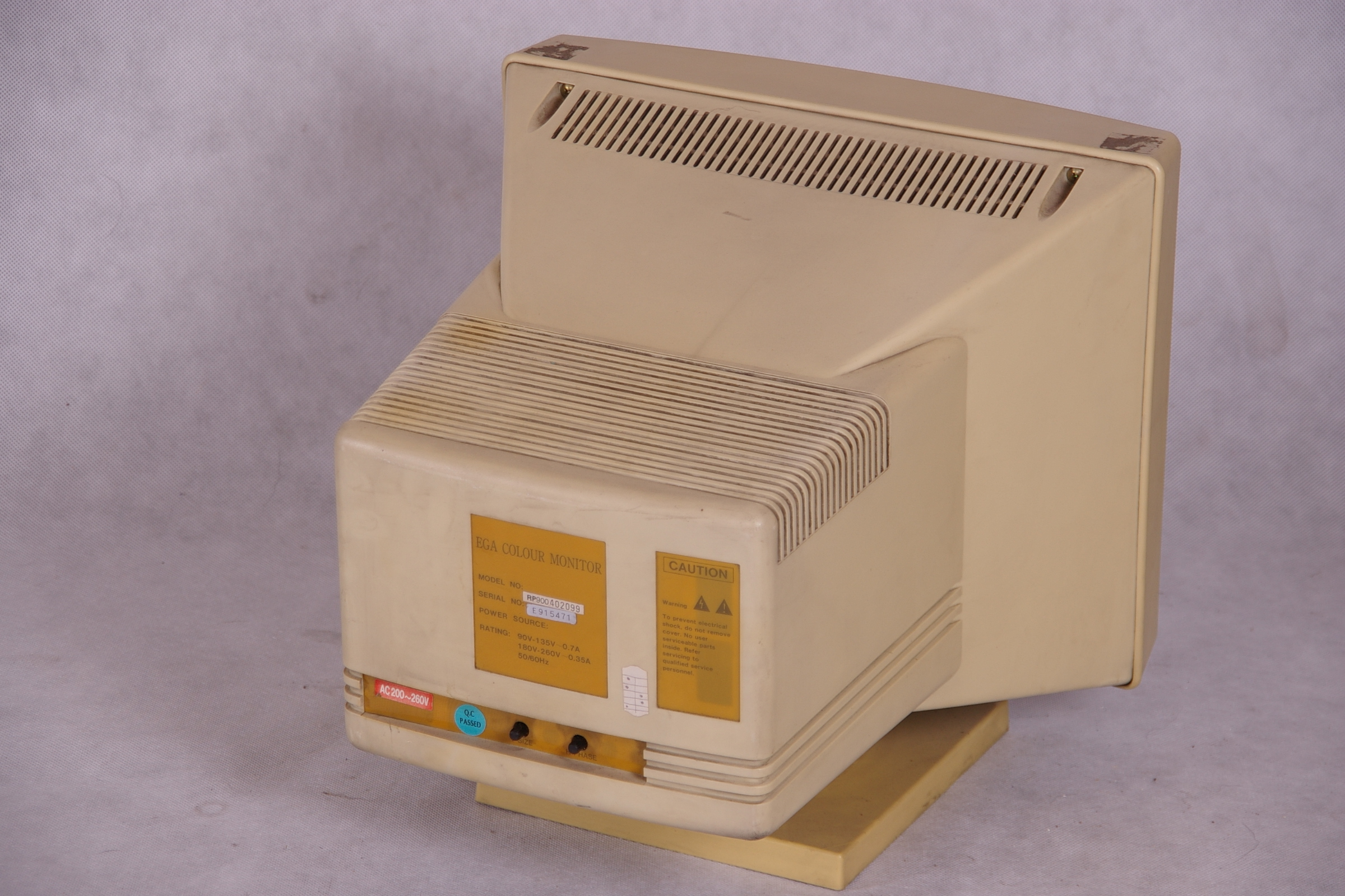 Monitor EGA COLOUR w Muzeum przy Małej Elektrowni Wodnej w Bydgoszczy w ...